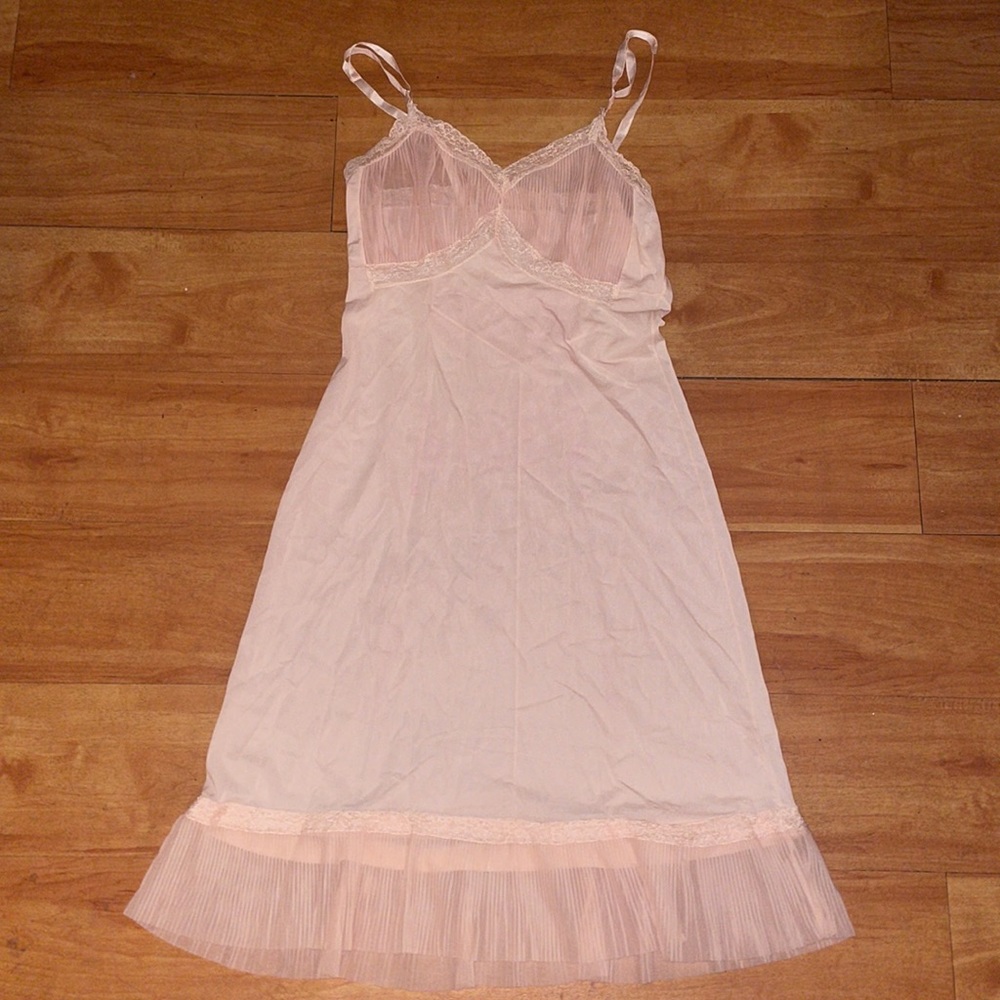 Beautiful Pale Pink Vintage Slip, Pleated Ruffled Tri… - Gem